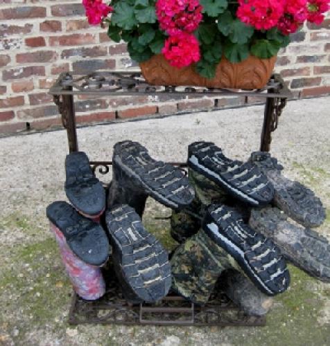 Esschert Large Decorative Cast Iron Boot Stand for 4 Pairs of Wellies